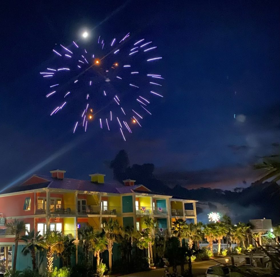 Bars & Nightlife | Hurricane Hole